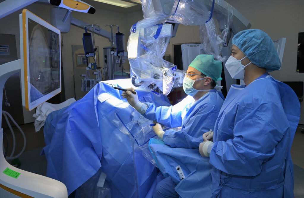 UAE patient undergoes successful cutting-edge brain surgery while awake ...